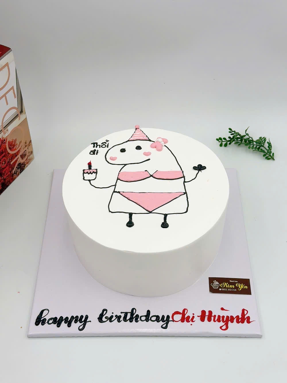 Bánh kem vẽ hình chibi hot 2025